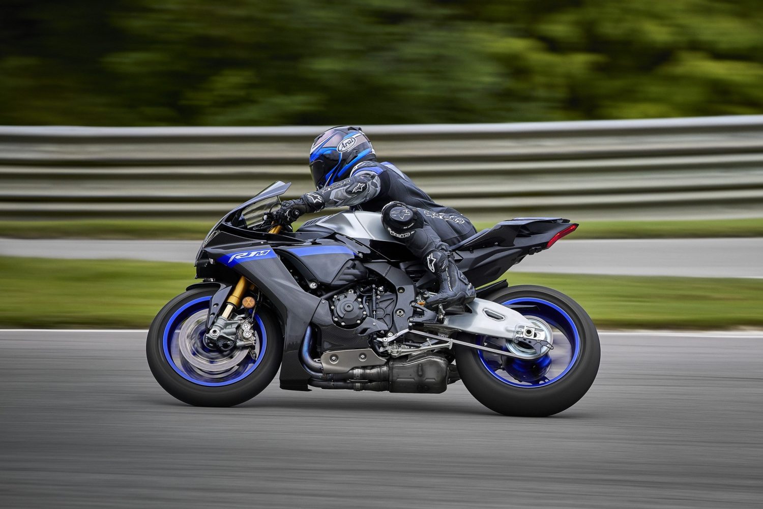 2023 Yamaha YZF-R1M – Arena Motosikal