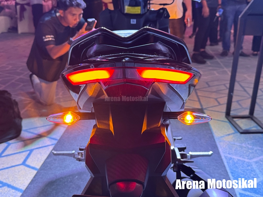Cerita Gambar: SYM VFE 185i (2025) supermoped berwajah baru sudah tiba ...
